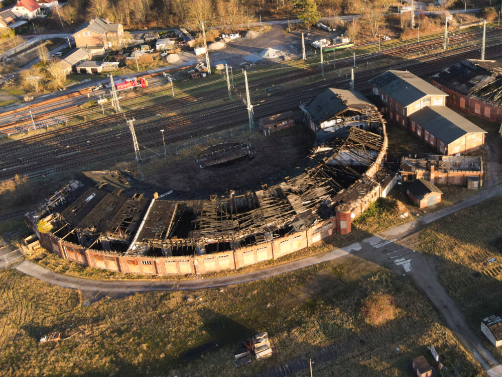 Ehemaliger Lokschuppen Stralsund – Verlassener Eisenbahnbau mit ...